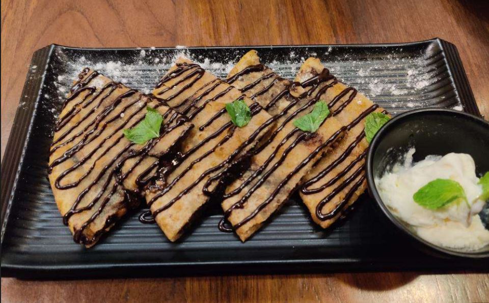 Experience Parathewali gali parathas @ Paratha Mantra, Mumbai ...